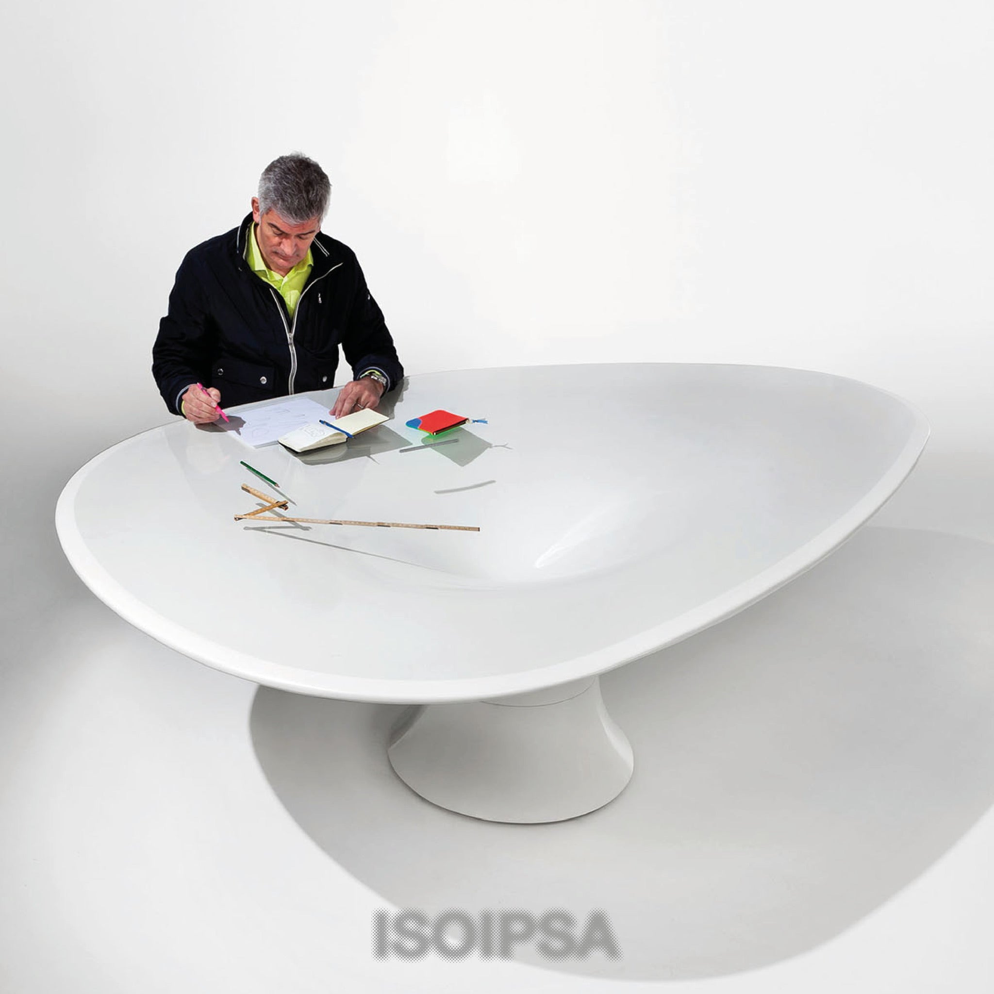 Hyperbolic Sculptural Table – isoipsa
